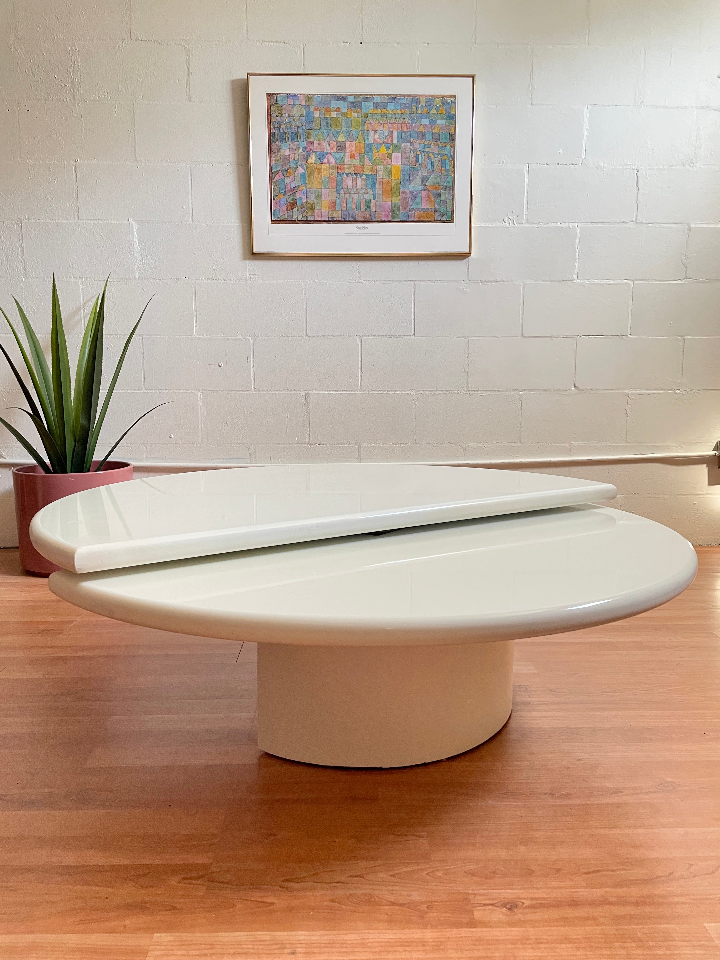 Postmodern Swivel Circle Coffee Table – Warehaus Orlando